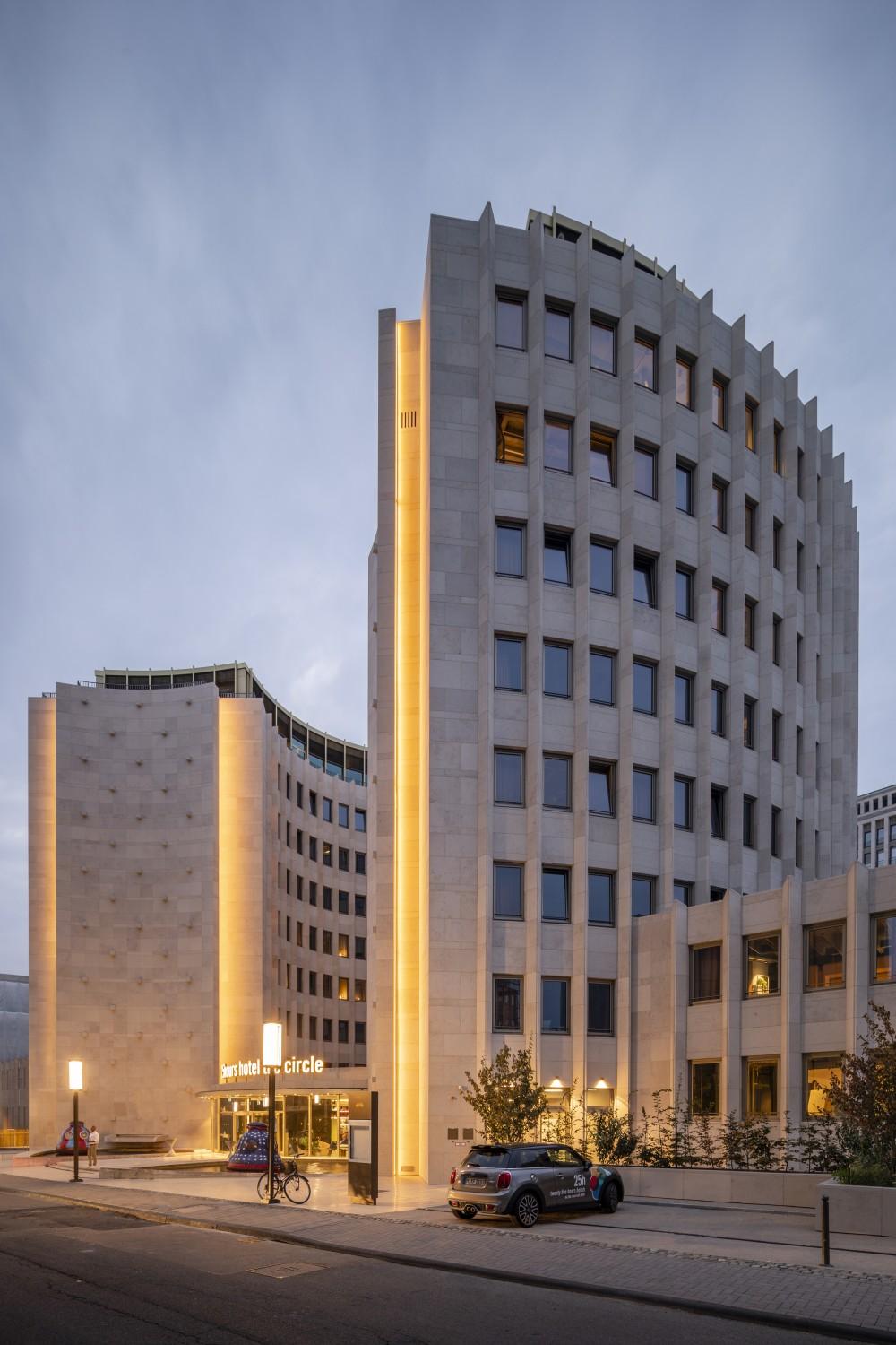 25hours Hotel The Circle (ehem. Gerling-Verwaltung) Köln, Architektur ...